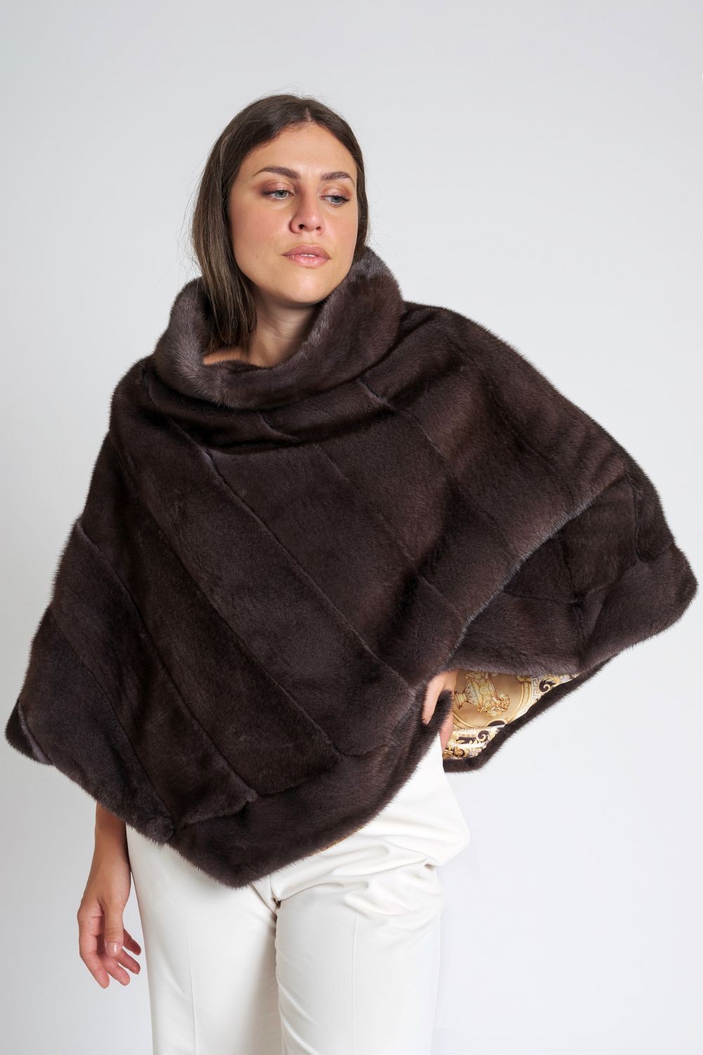 Vendita online pellicce artigianali di visone - Pellicceria Serra